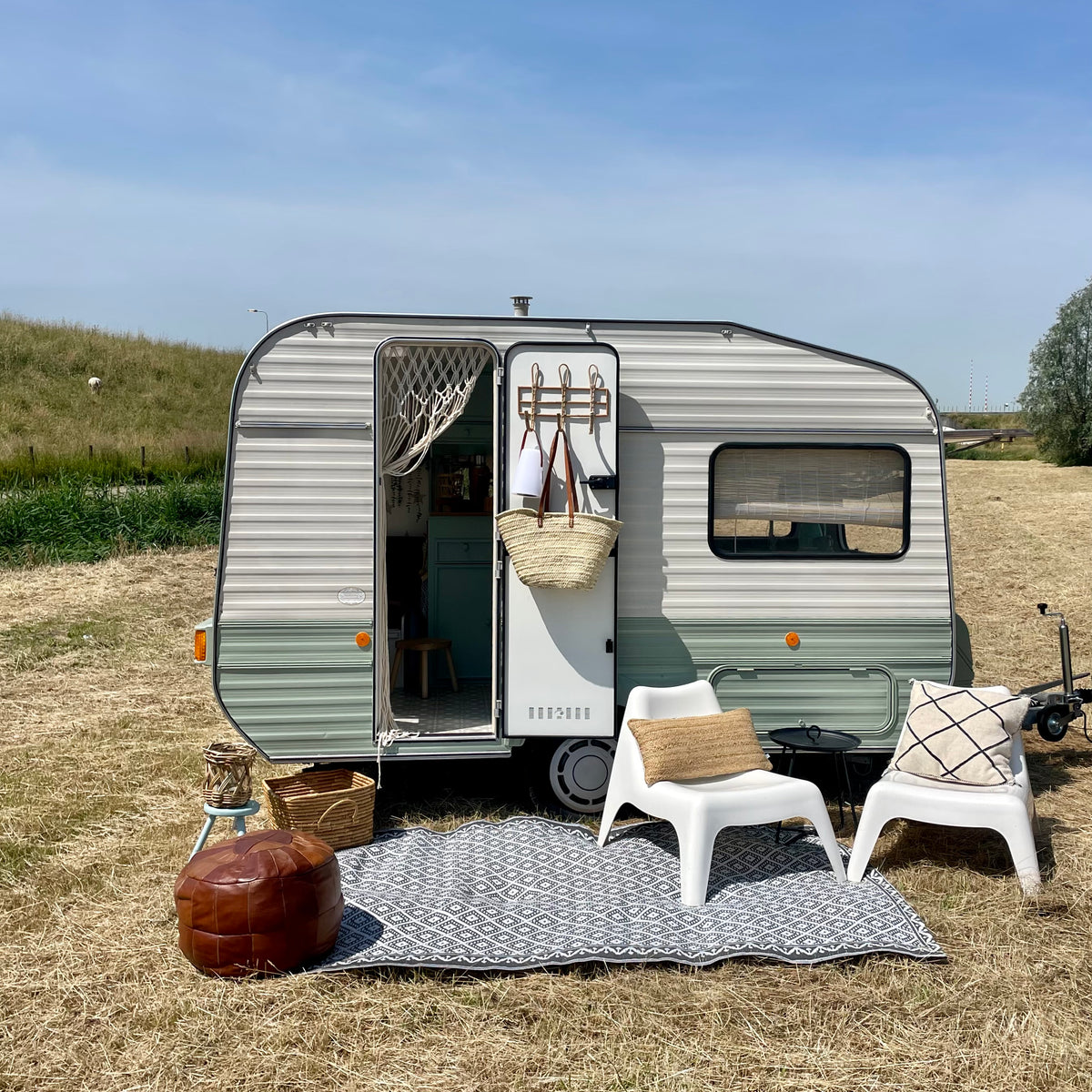 Caravanverf Daintree Green – Vintage Caravans