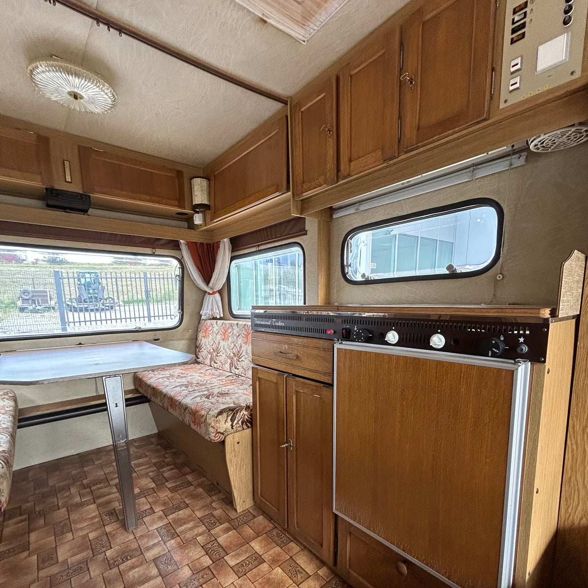 MAKE-OVER - IT Caravan – Vintage Caravans